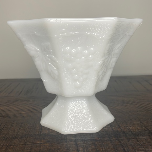 Anchor Hocking | Accents | Vintage Stamped Anchor Hocking Pretty Footed ...